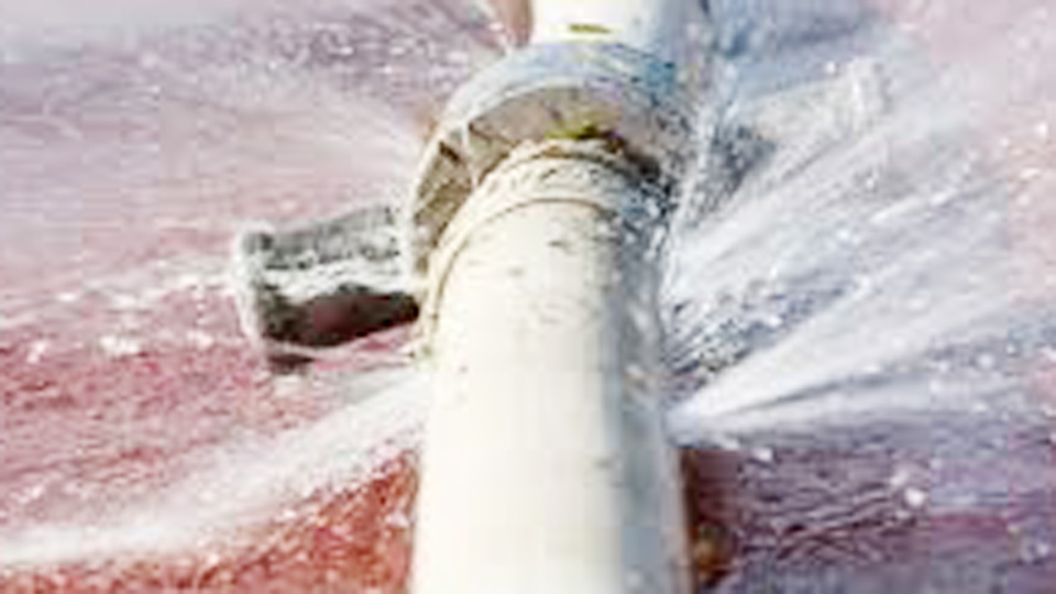 How to Weld a Leaking Water Pipe Without a Mess